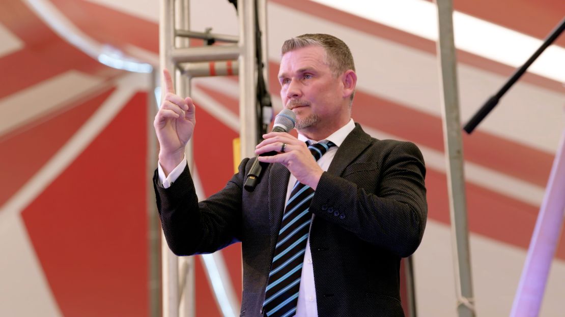 Patrimonio netto del pastore Greg Locke (Aggiornato 2024)